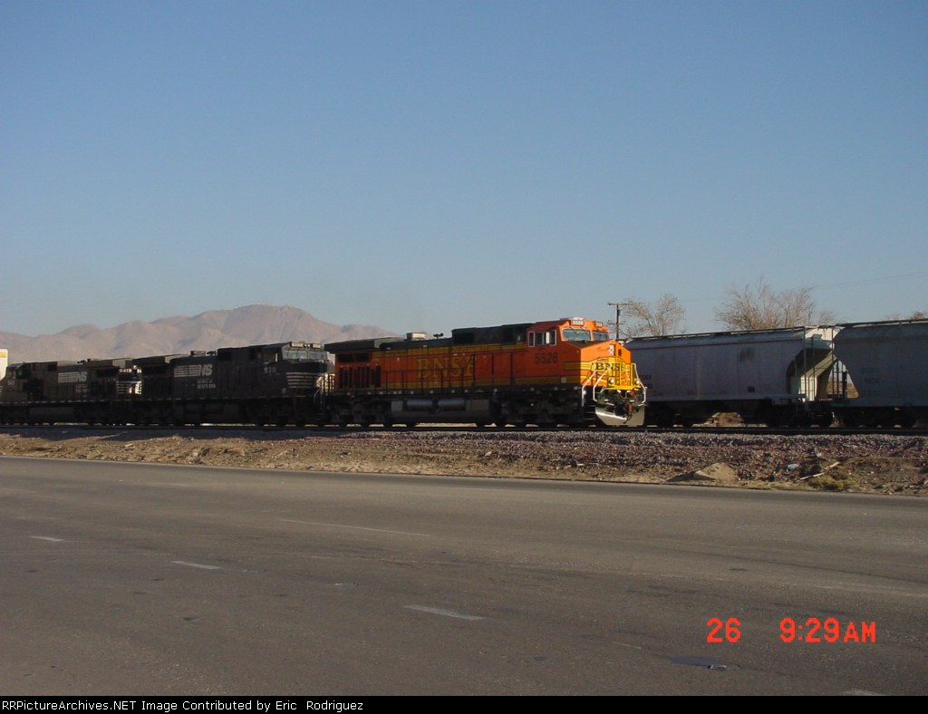 BNSF 5528